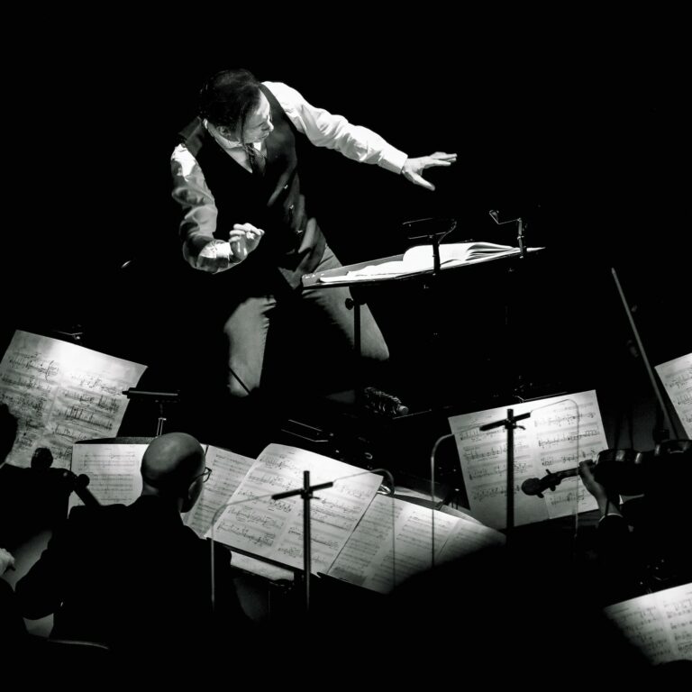 Teodor Currentzis und musicAeterna: Ein Lied für Russ­lands Soldaten ...