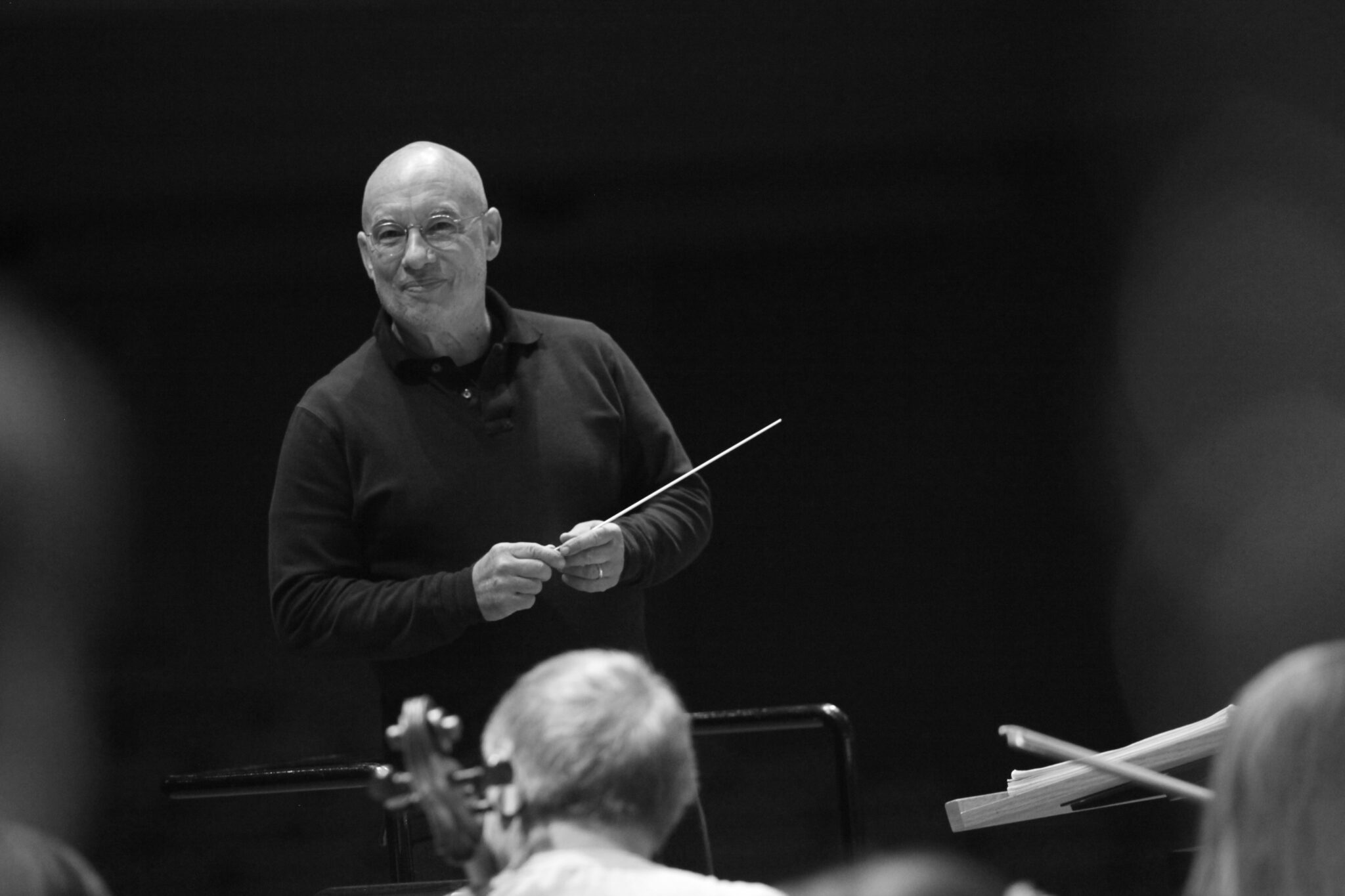 Dennis Russell Davies : Ein langer Weg — CRESCENDO