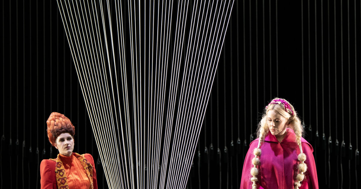 Theaterakademie August Everding : Krieg und Frieden — CRESCENDO